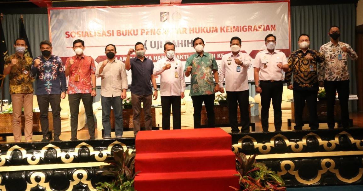 Pengambilan Sumpah 82 PNS Baru dan Pelantikan 3 Notaris, Jamaruli: Ciptakan "Good Governance ...